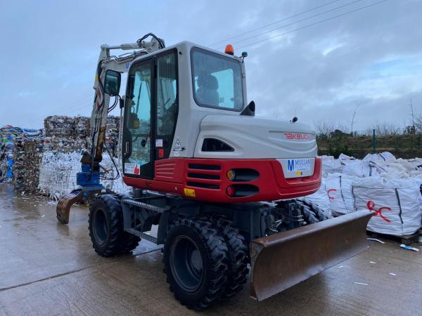 Takeuchi 9 Ton Duck for Hire